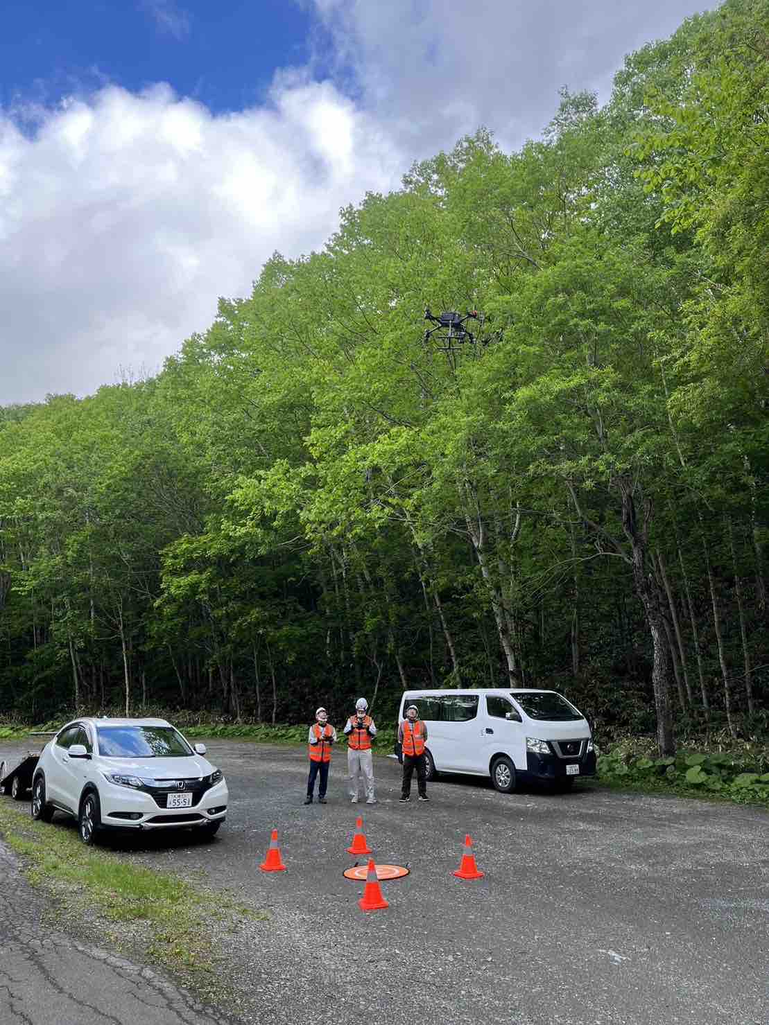 湖にてドローン人命救助実証実験中 - RYOSHO GROUP 公式サイト